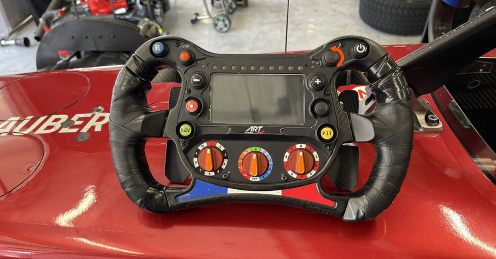 Comment fonctionne un volant de Formule 2